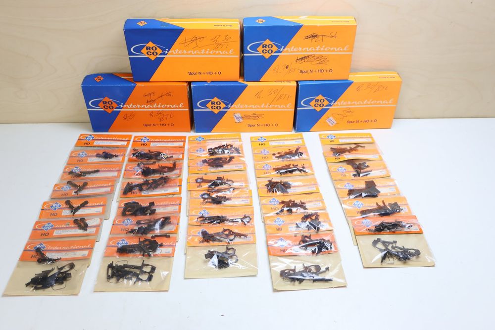 68 x H0 Kupplungen für Loks/Wagen - H0 Roco 4650/4611/4602 (Gebraucht ...