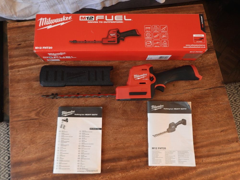 Milwaukee M12 FHT20 Fuel Hedge trimmer Heckenschere (Gebraucht) in ...