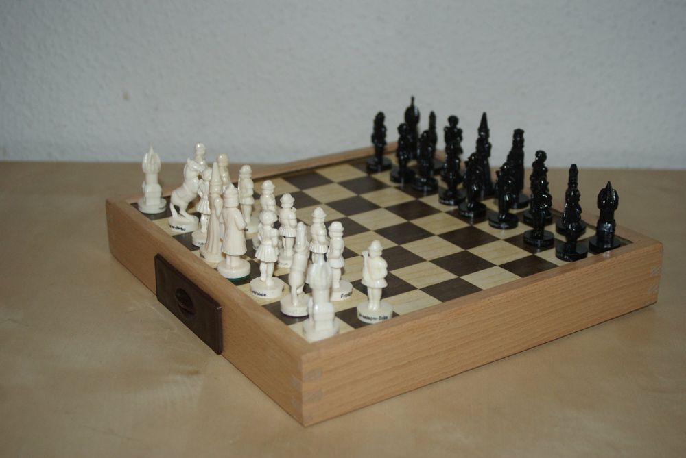 Schach – mit Spez. Figuren und Stauntonform (Gebraucht) in Zürich für ...