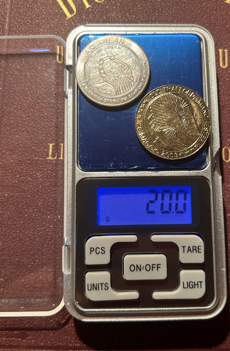 Deux médailles foot, AC Milan et Juventus (D'occasion) à St-Maurice ...