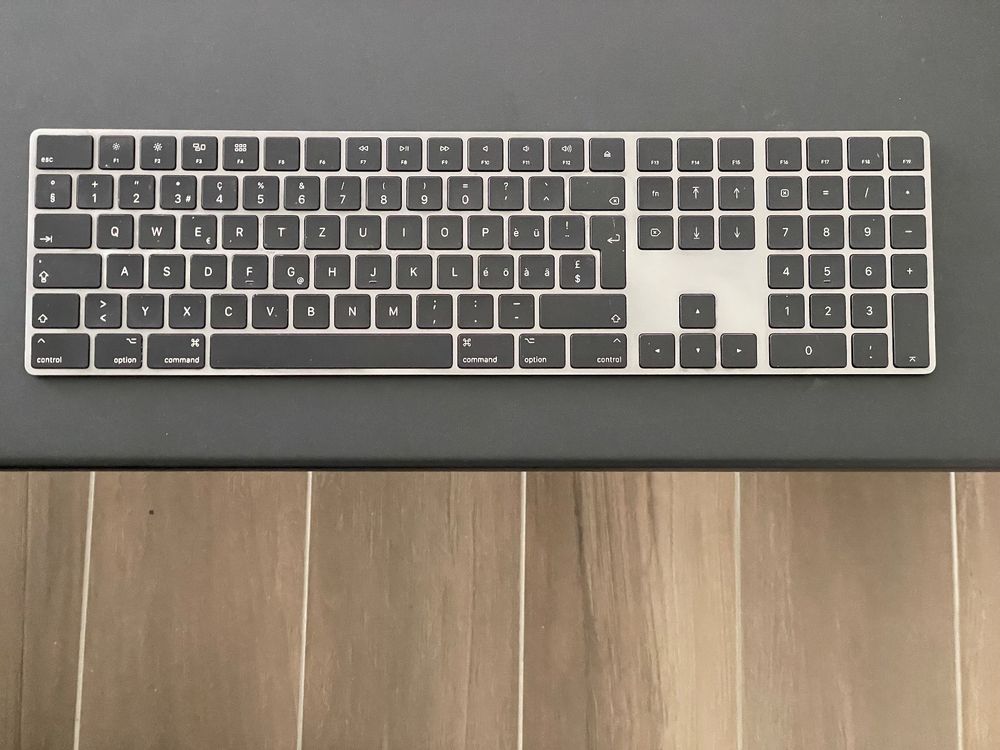 Apple Magic Keyboard (CH-Layout) kabellos in spacegrey (Gebraucht) in ...