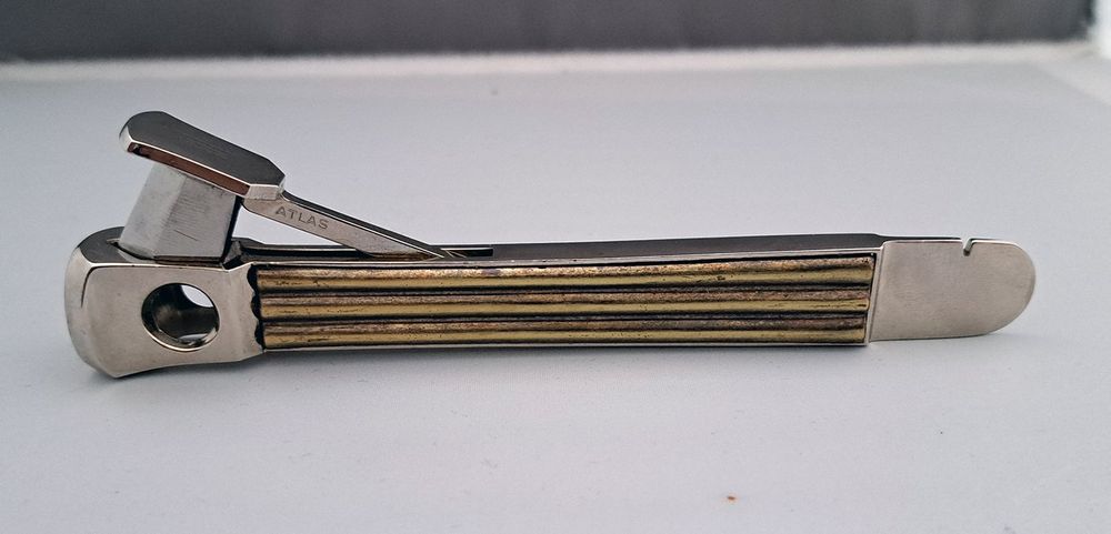 Antiker Zigarrenschneider von Atlas aus den 60ern | Kaufen auf Ricardo Antiker Zigarrenschneider von Atlas aus den 60ern | Kaufen auf Ricardo