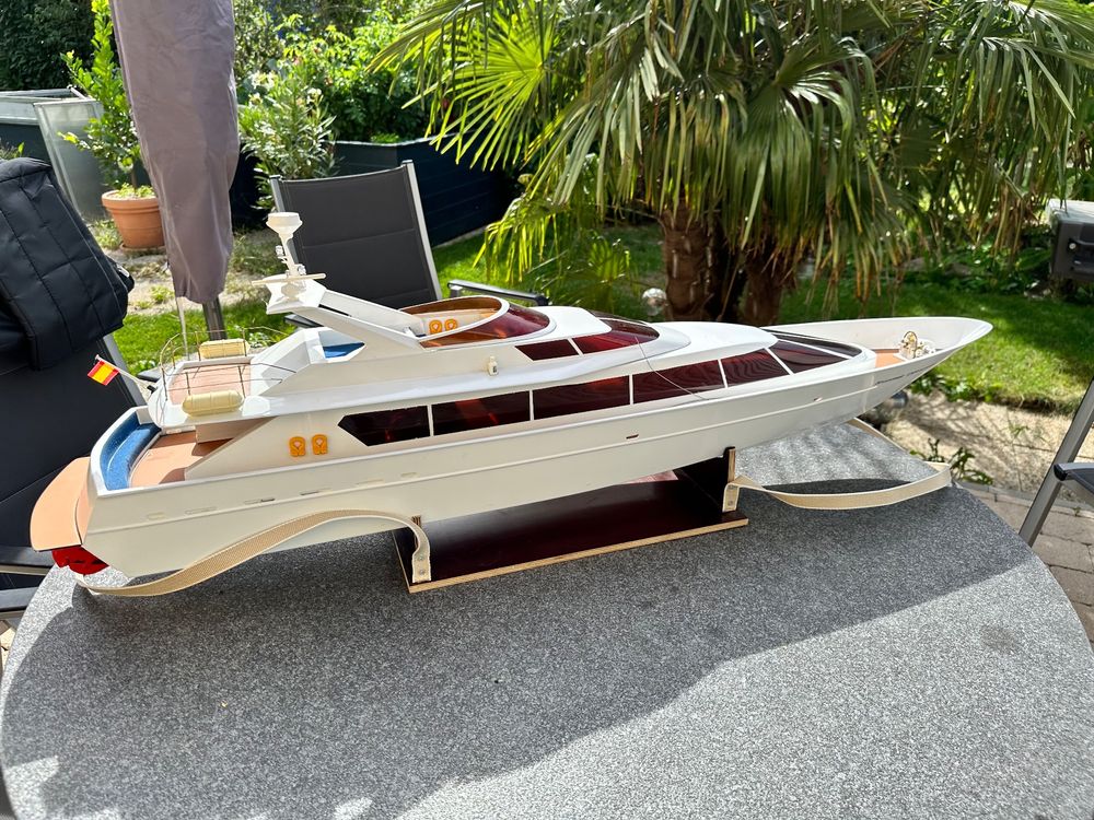 RC-Boot Mega Yacht Wasserstrahlantrieb/ Jetantrieb (Gebraucht) in Müntschemier für CHF 251 – nur ...