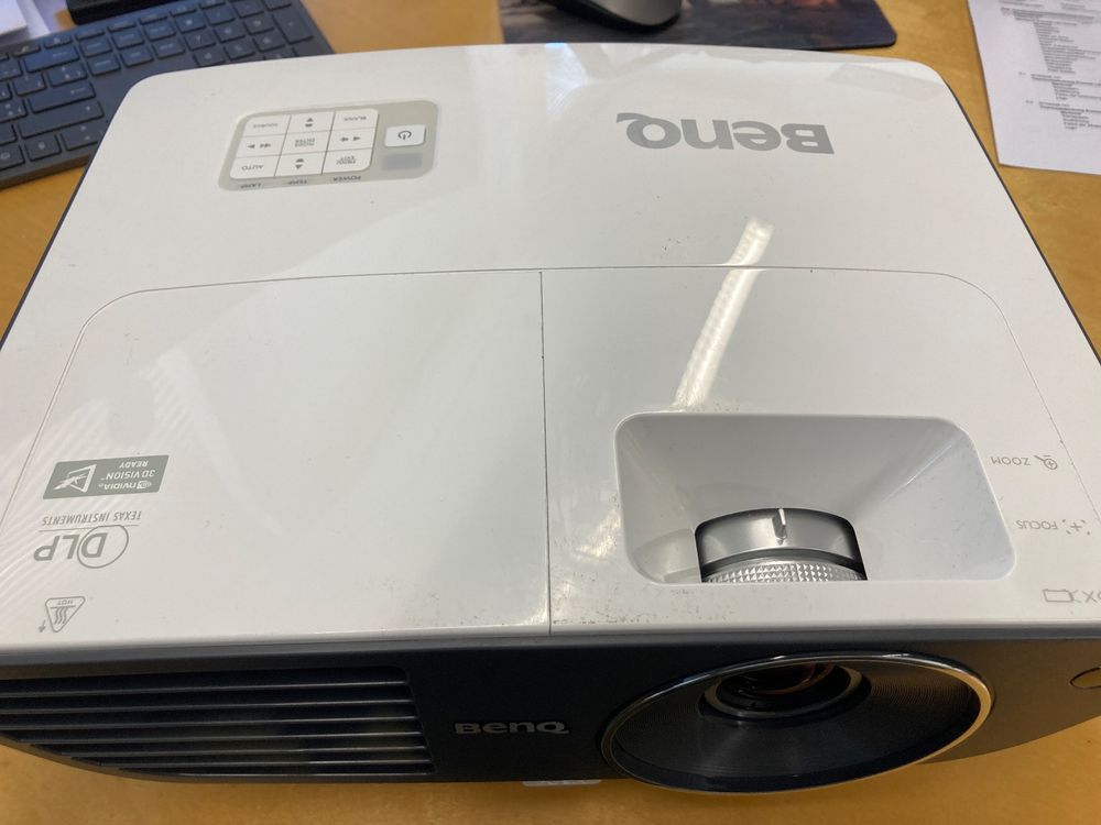 Beamer Benq W700 (Gebraucht) in Hinwil für CHF 126 – nur Abholung auf ...