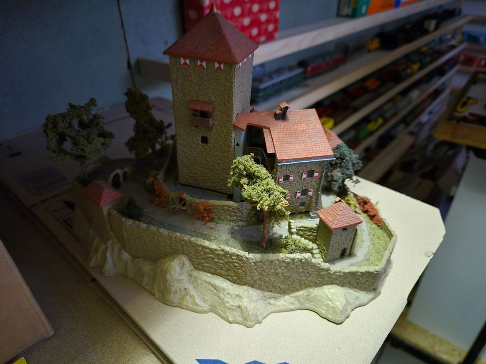 Kibri Modellbau Burg bespielt, Vintage (Gebraucht) in Wangen SZ für CHF ...