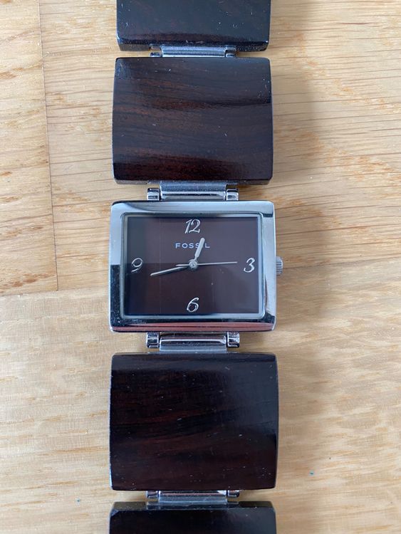 Fossil Uhr Damen mit Holzarmband (Gebraucht) in Sissach für CHF 40 – nur Abholung auf Ricardo kaufen