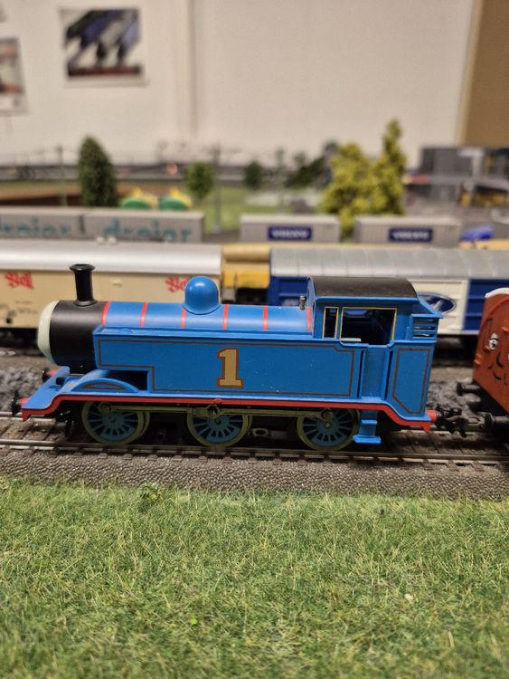 Märklin Thomas the Tankengine Zug mit Lok und 4 Wagen (Gebraucht) in ...