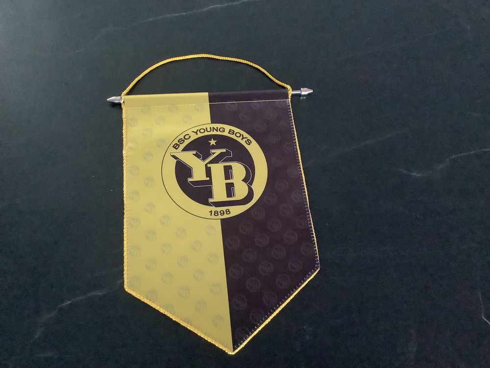 BSC Young Boys YB Rertro Wimpel gross (Gebraucht) in Schmitten FR für CHF 24 – mit Lieferung auf ...