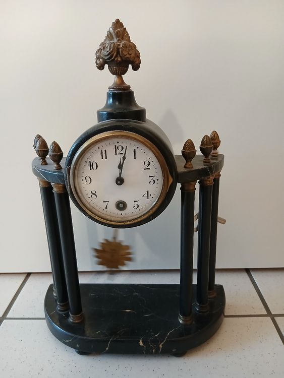 Charmante pendule ancienne en faux marbre noir, à saisir! (D'occasion ...