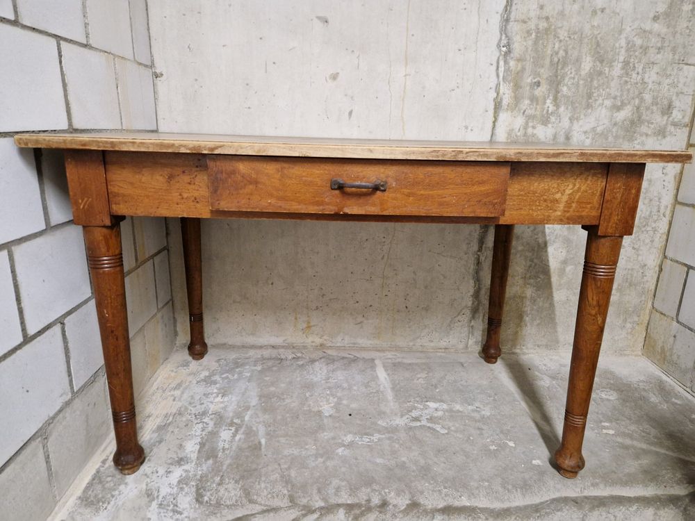 Alter Küchentisch aus massivem Holz | Kaufen auf Ricardo