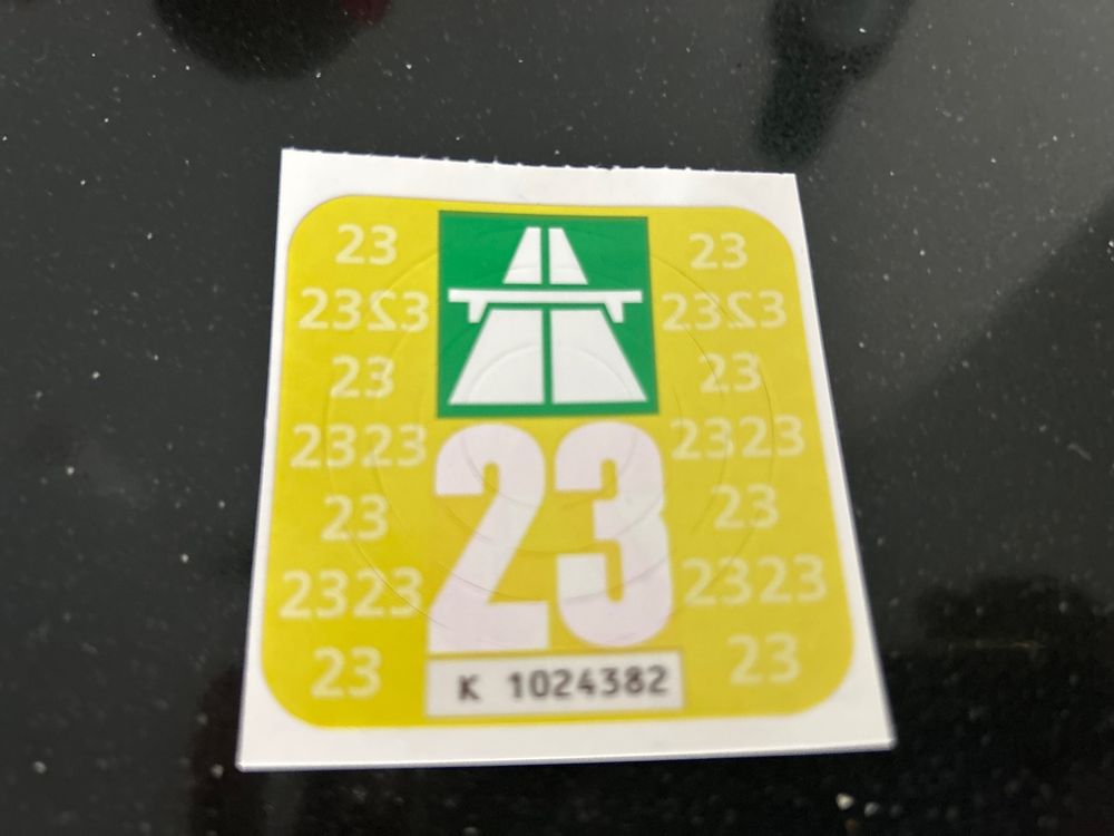 Vignette autoroutière 2023 (Neu und originalverpackt) in Yens für CHF 38 – mit Lieferung auf ...