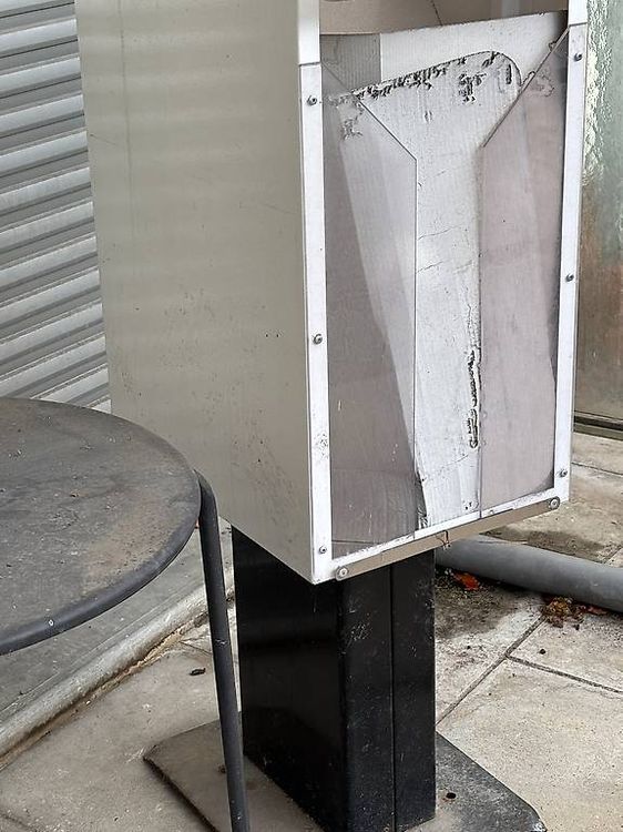 GebrauchterZeitungskasten mit Ständer - Abholung! (Gebraucht) in St. Gallen für CHF 80 – nur ...