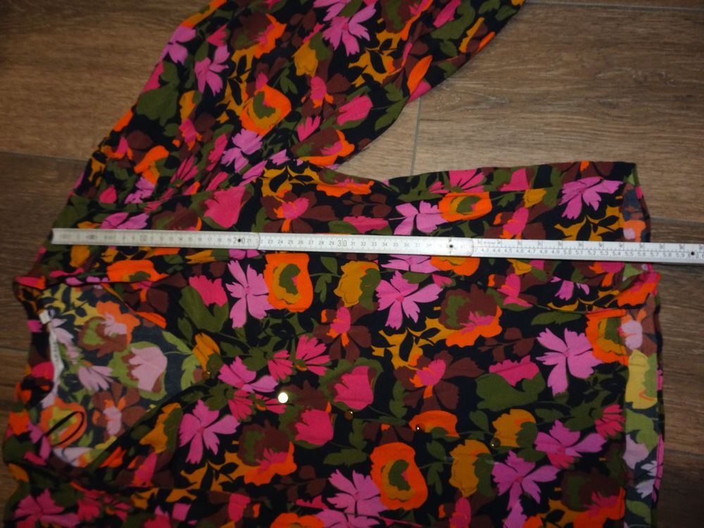 Chemisier Naf Naf à fleurs taille 38 (D'occasion) à Satigny pour CHF 0. ...