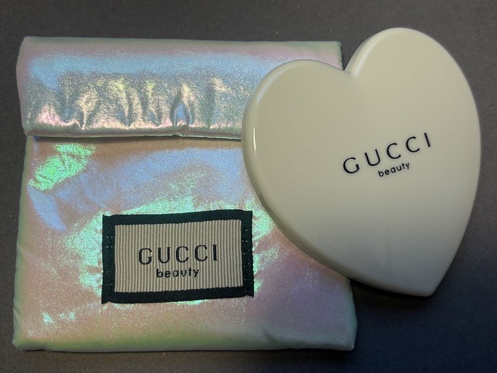 Gucci Heart-Shaped Compact Mirror and illuminated Pouch (Neu (gemäss ...
