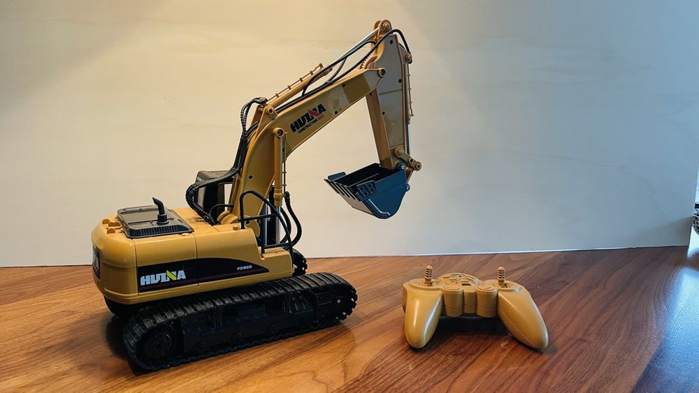 RC Bagger Neuwertig Ferngesteuert (Gebraucht) in Lengnau AG für CHF 23 ...