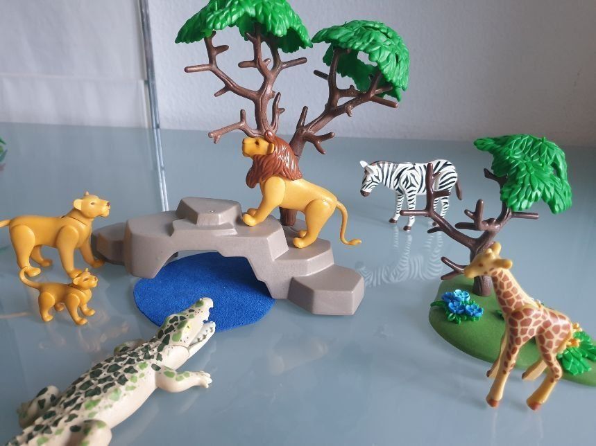 PLAYMOBIL Fels mit Löwen-Familie, Zebra, Giraffe, Alligator (Gebraucht ...