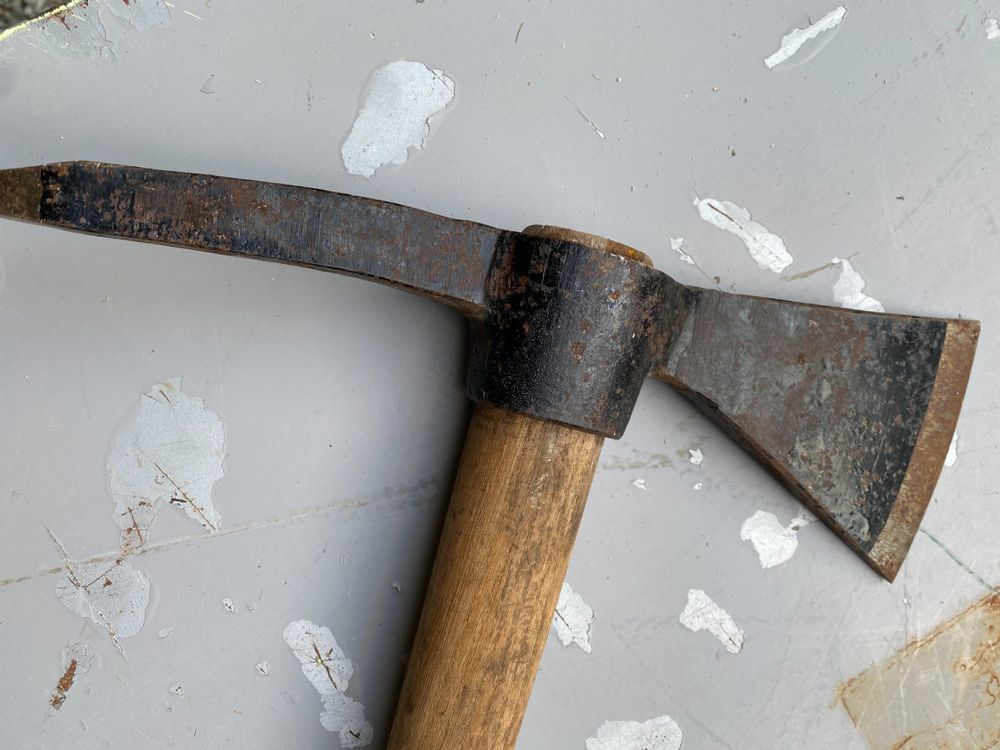 Pickel / Beil antik mit Prägung, Gerätschaft Feuerwehr (Gebraucht) in ...