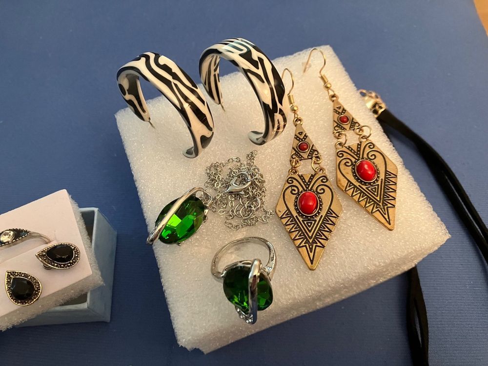 7 tlg. Schmuck Lot für den Flohmarkt, div.Art. gem. Foto (Neu (gemäss ...