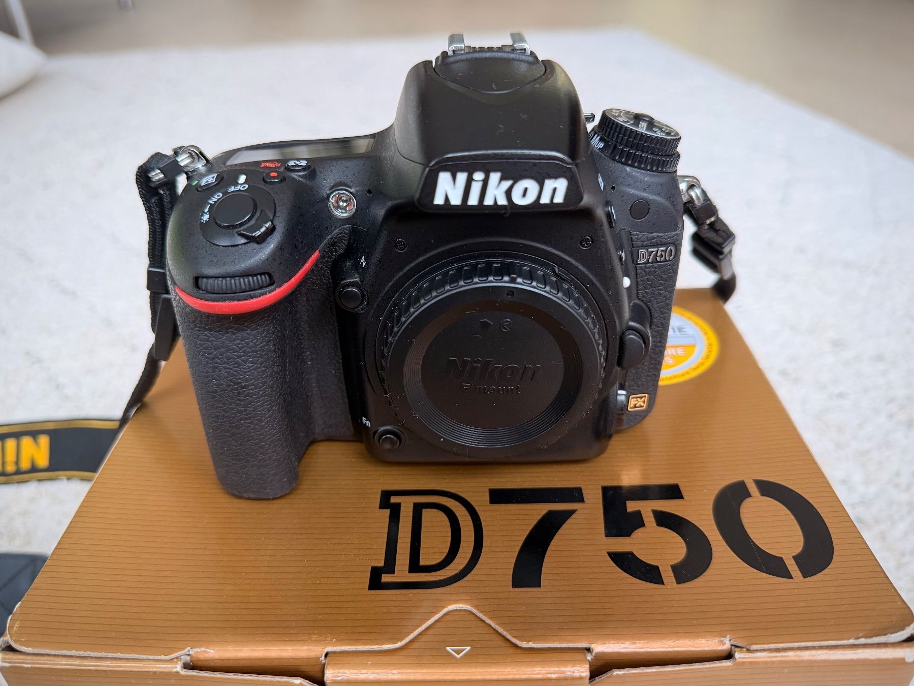 Nikon D750 Body 24MP Full Frame + 64GB SanDisk Extreme (Gebraucht) in ...