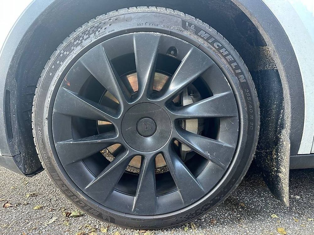 Tesla MY Original 20" Induction Felgen & Sommer Pneu (Gebraucht) in ...