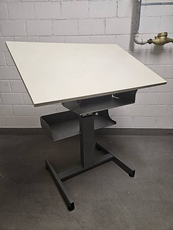 Pult mit Gaslift (Gebraucht) in Ebikon für CHF 55 – nur Abholung auf ...