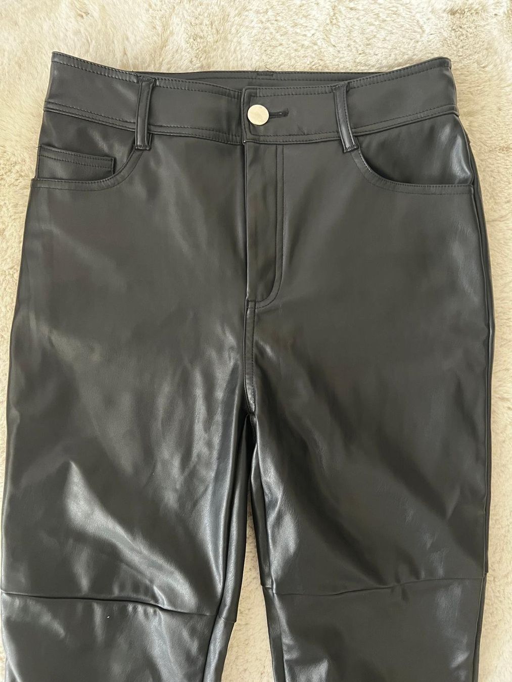 Kunstleder Hose von New Look, Grösse 10 (M) (Gebraucht) in Zürich für ...