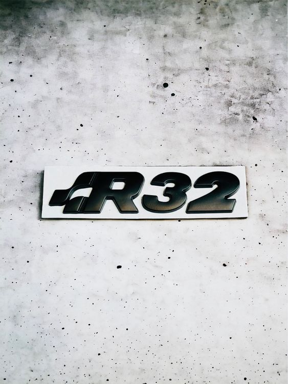 VW R32 Emblem Schriftzug Logo aus Metall NEU in Schwarzmatt (Neu und ...
