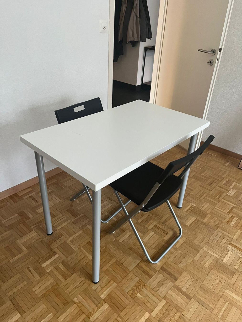Table + 2 chairs (flexible to storage) (D'occasion) à Petit-Lancy pour ...