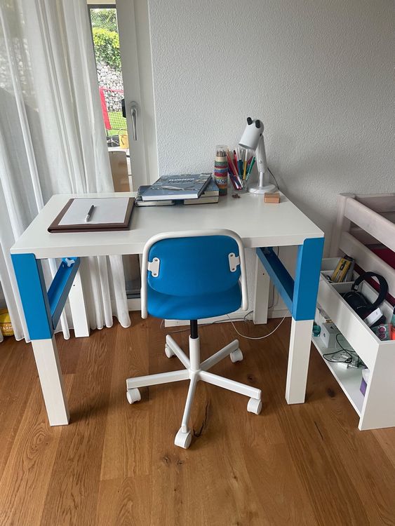 Kinder Pult (Gebraucht) in Horgen für CHF 1 – nur Abholung auf Ricardo ...