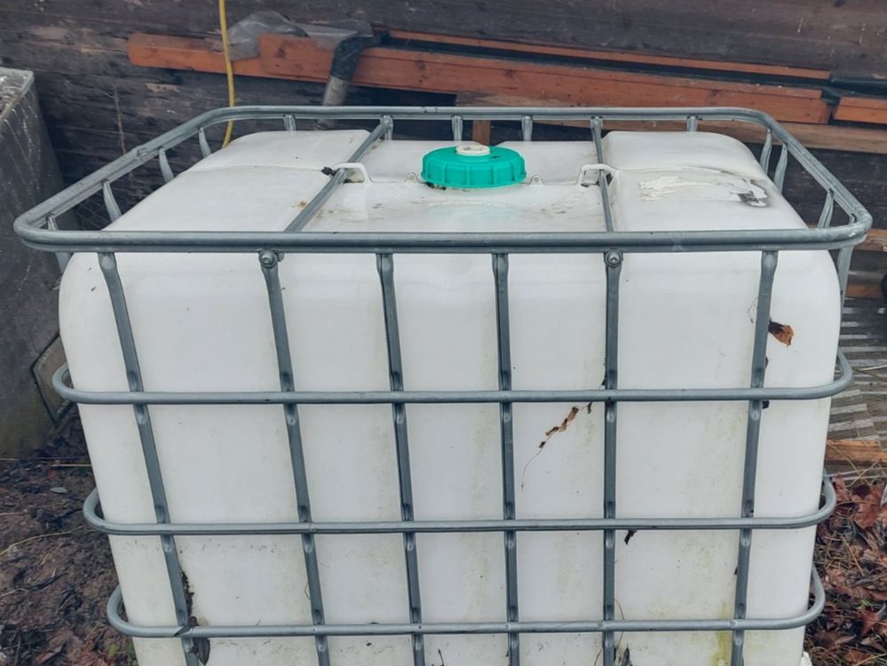 IBC Wassertank 1000L, lebensmittelecht, top Zustand (Gebraucht) in ...