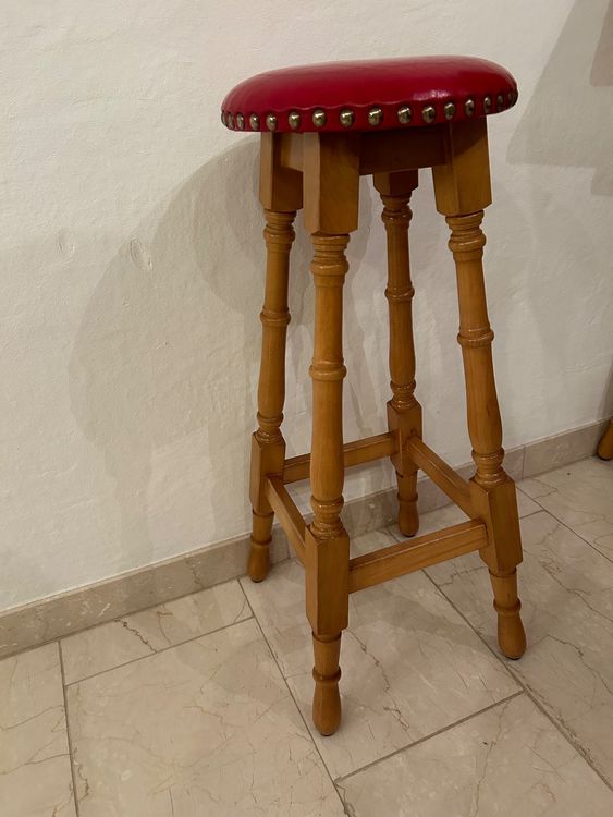 Barhocker aus Holz und Leder (4 Stück) (Gebraucht) in Mosnang für CHF 1 – nur Abholung auf ...