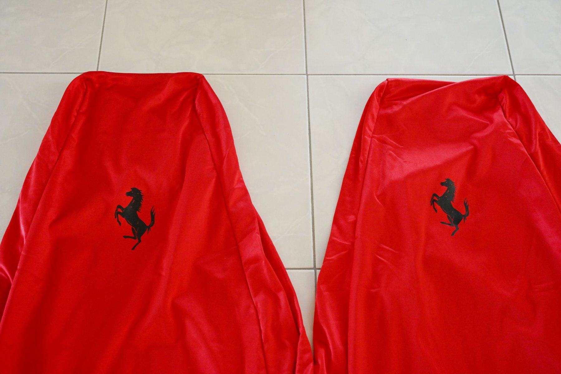 2 Ferrari Sitzcover (Neu (gemäss Beschreibung)) in Dürnten für CHF 100 ...