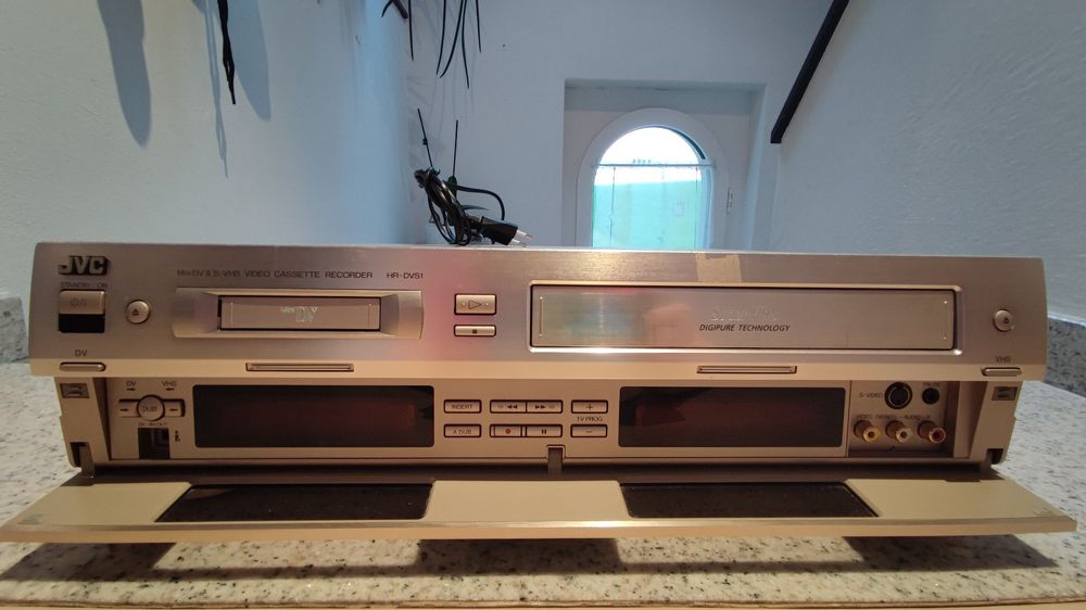 Mini DV & VHS Videorecorder HR-DVS1 von JVC | Kaufen auf Ricardo