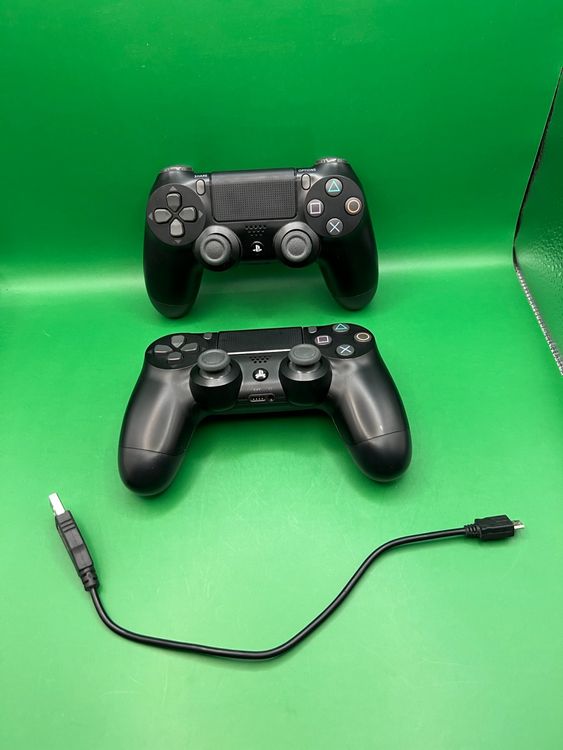 Playstation 4 Controller schwarz (2 Stück) + Ladekabel (Gebraucht) in Frauenfeld für CHF 69.9 ...
