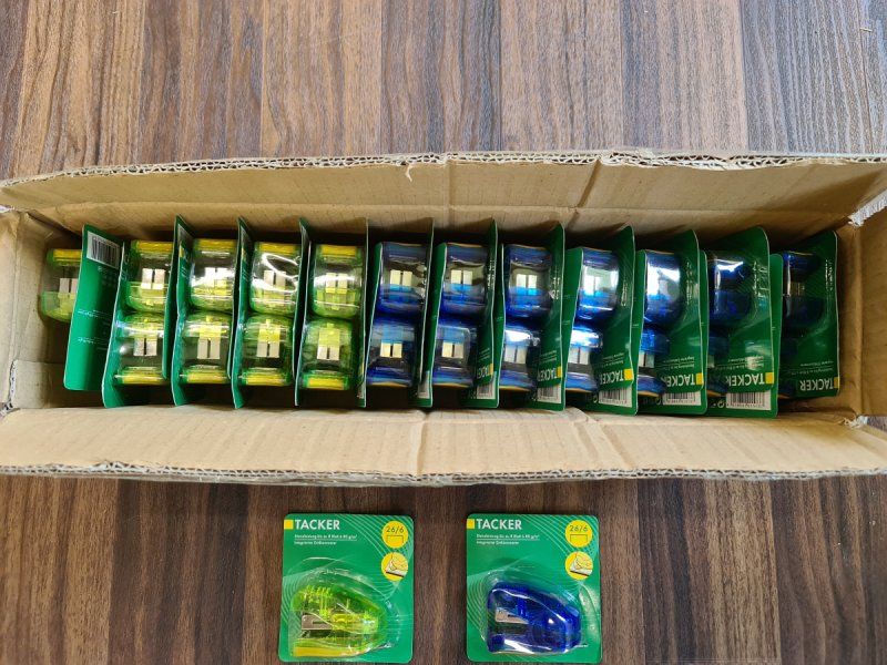 Posten Mini Tacker in 2 Farben ab 1.- (Neu und originalverpackt) in Krinau für CHF 4 – mit ...