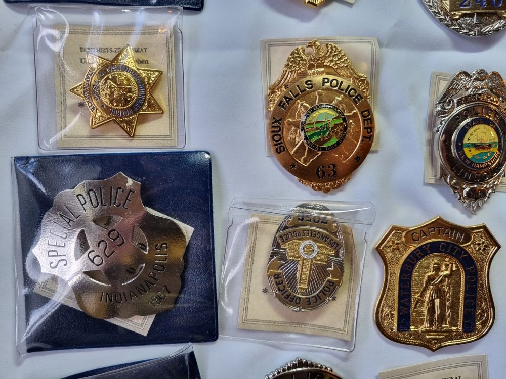 Polizeiabzeichen/Polizeimarken aus Metal (Gebraucht) in Grabserberg für CHF 56 – mit Lieferung ...