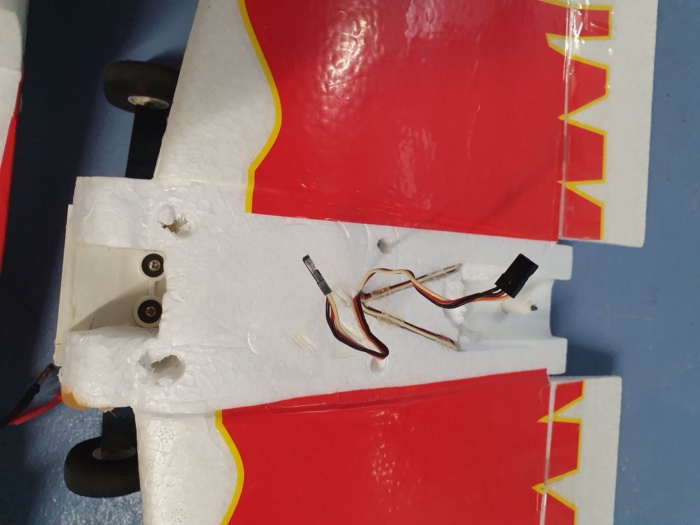 3D Flieger Robbe Red Hawk mit Motor,Regler,Schrauben, Servos (Defekt ...