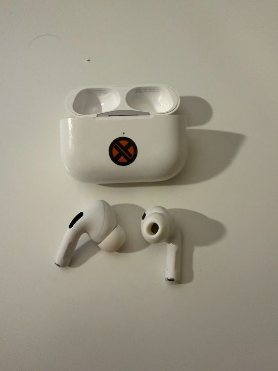 Airpods pro (1 gen) (mit gravur) (Defekt) in Zürich für CHF 25 – mit ...