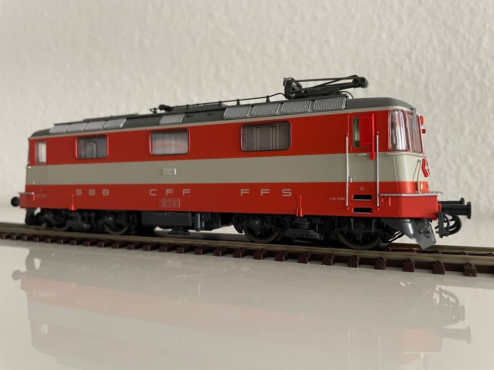 Roco SBB Re 4/4 II Swiss Express (Gebraucht) in für CHF 634 – mit ...