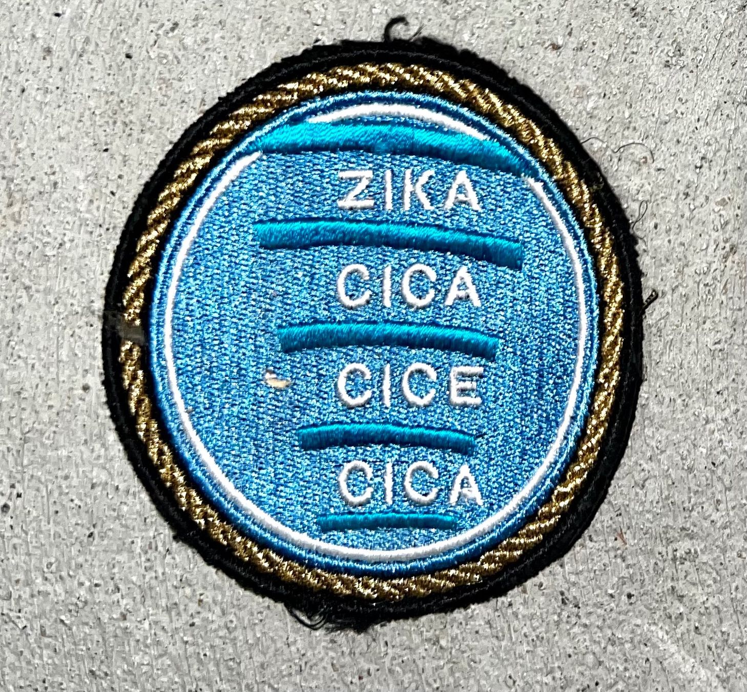 Badge abzeichen armée uniforme Cica Zika (Gebraucht) in Nyon für CHF 3 ...