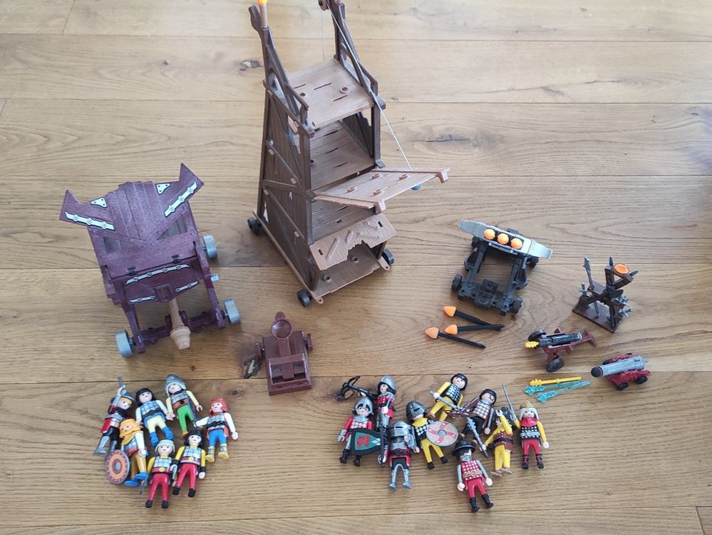 Playmobil-Set Angriffsturm, Kanonen, Ritter (Gebraucht) in Baar für CHF 15 – mit Lieferung auf ...