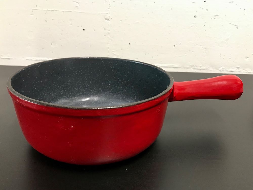 Fondue Caquelon aus Gusseisen rot (Gebraucht) in für CHF 12 – nur ...