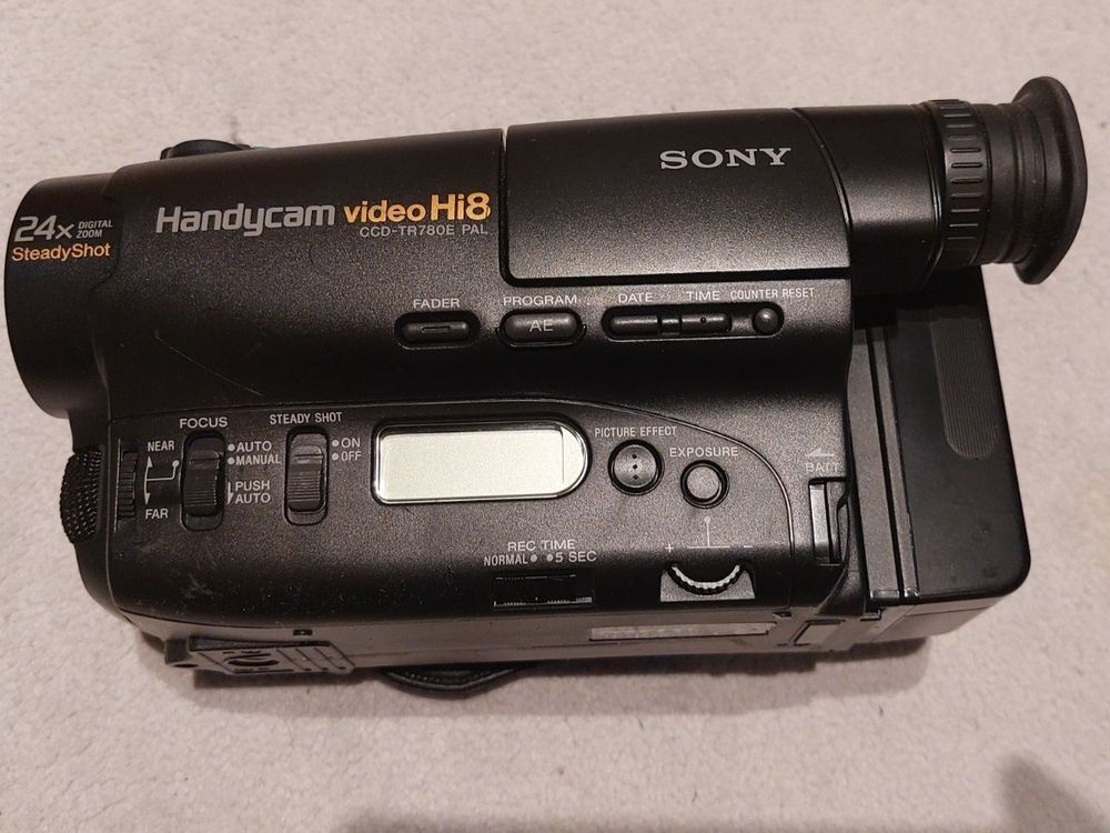 SONY VIDEO CAMERA Hi8 CCD TR780E (Gebraucht) in Luzern für CHF 290 ...