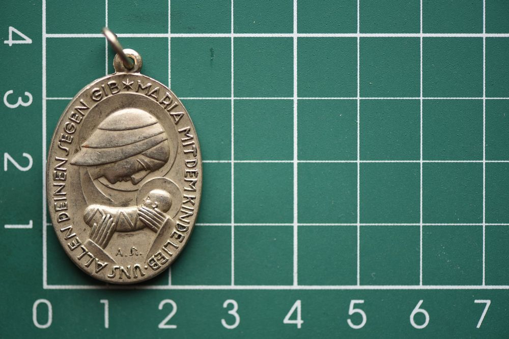 maria mit dem kinde silber anhänger von stockmann religion | Kaufen auf ...