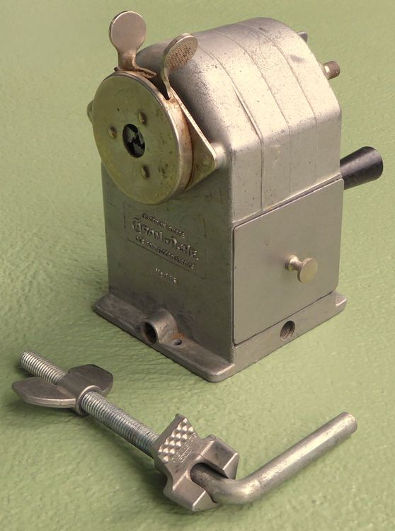 schöne original vintage CARAN D'ACHE Spitzmaschine / Spitzer | Kaufen ...