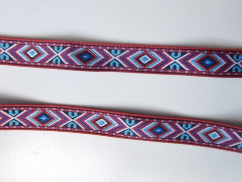 Stoff, Bordüre bestickt (Neu und originalverpackt) in Geroldswil für CHF 10 – mit Lieferung auf ...