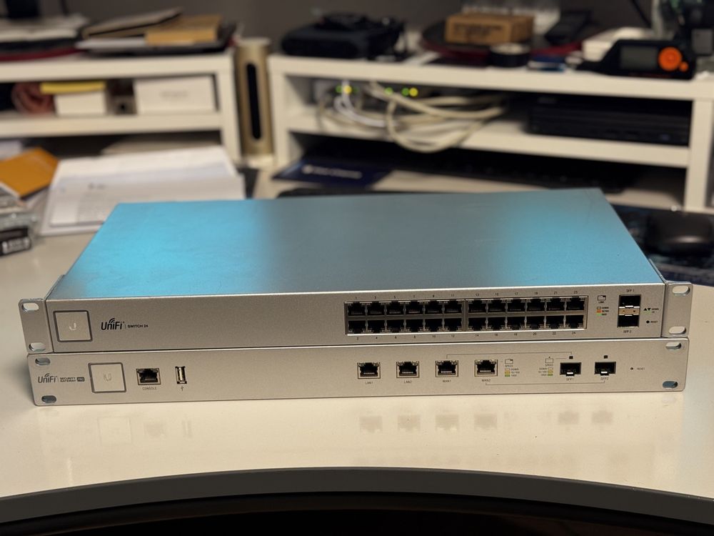 Unifi USG-Pro 4 und Unifi Switch 24 (Gebraucht) in Schaan für CHF 200 ...