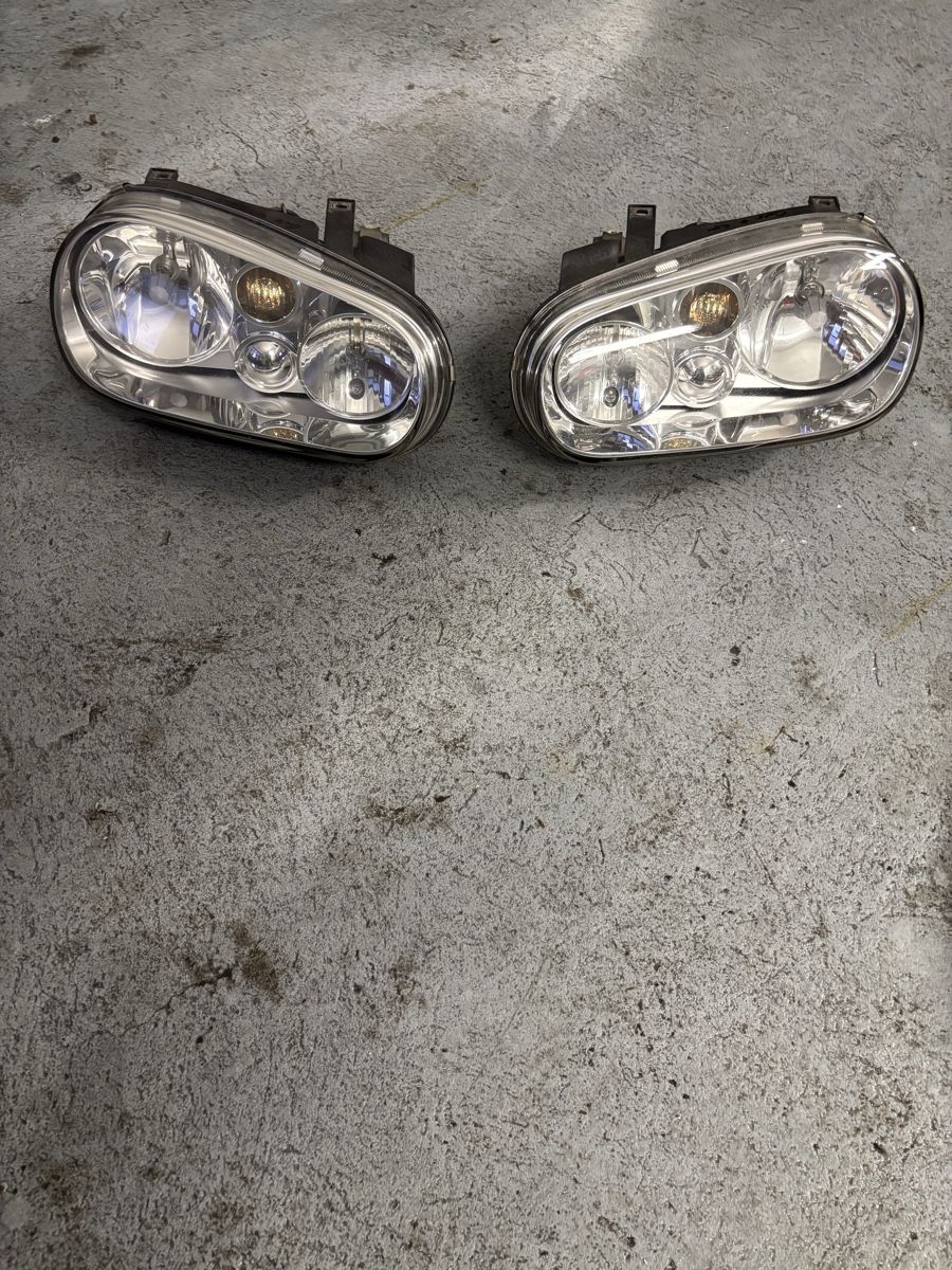 Vw Golf 4 jg 2002 Scheinwerfer li u re (Gebraucht) in Engelburg für CHF ...