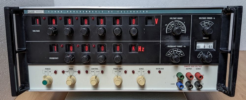 Fluke 5200A AC Calibrator / Spannungs-Kalibrator (Gebraucht) in ...