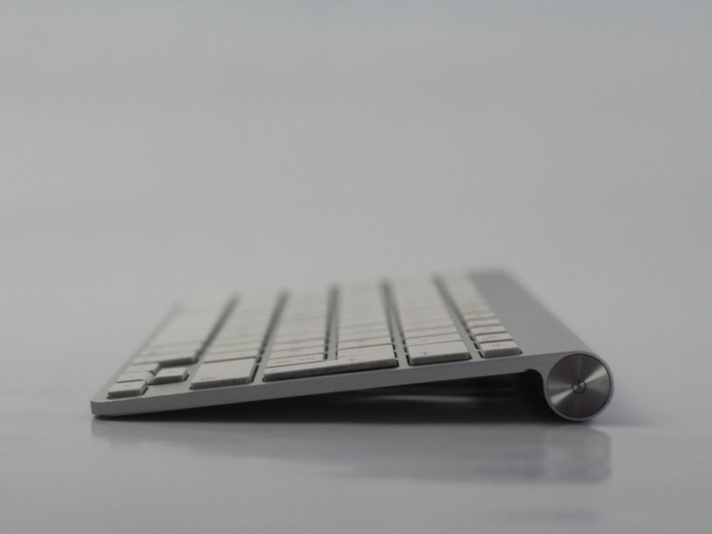 APPLE KEYBOARD CH LAYOUT (A1314) WIRELESS QWERTZ (Gebraucht) in ...